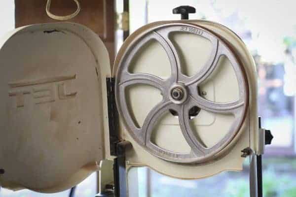 Simple, Easy Guide for How to Use a Band Saw | SawsHub