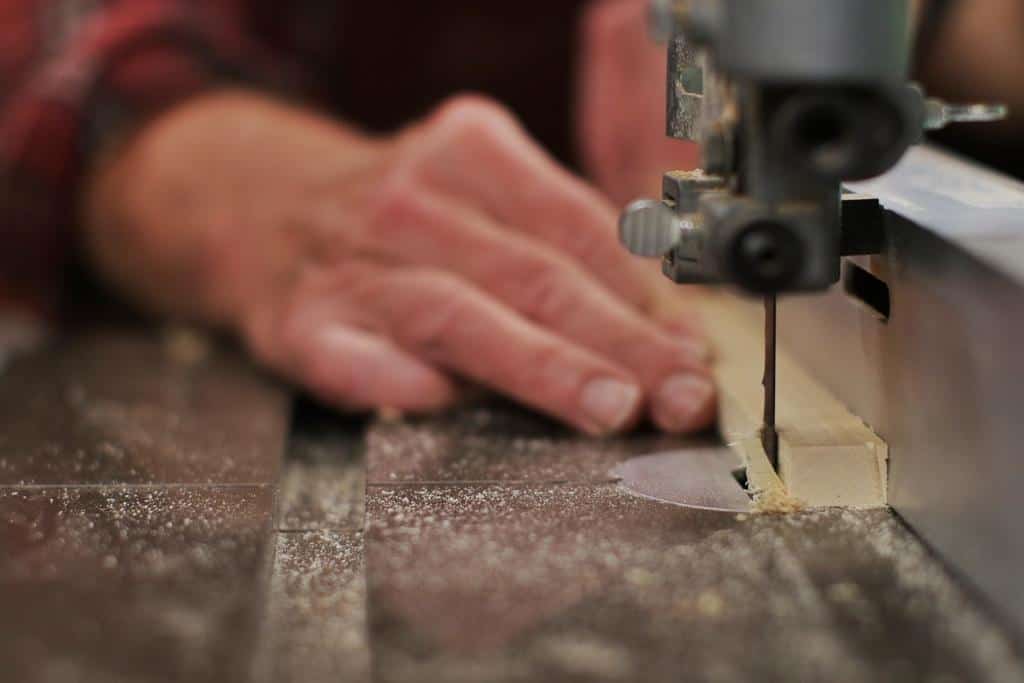 Simple Easy Guide For How To Use A Band Saw SawsHub Simple Easy Guide For How To Use A Band Saw SawsHub