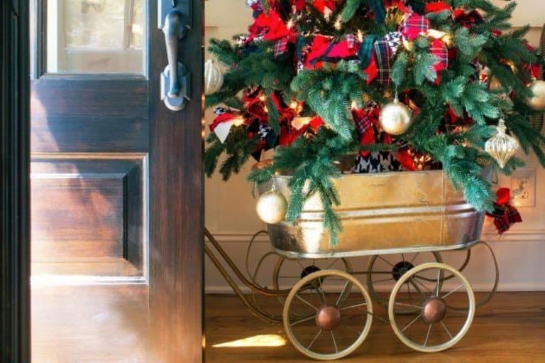 17 DIY Christmas Tree Stand Ideas for the Holiday Season | SawsHub