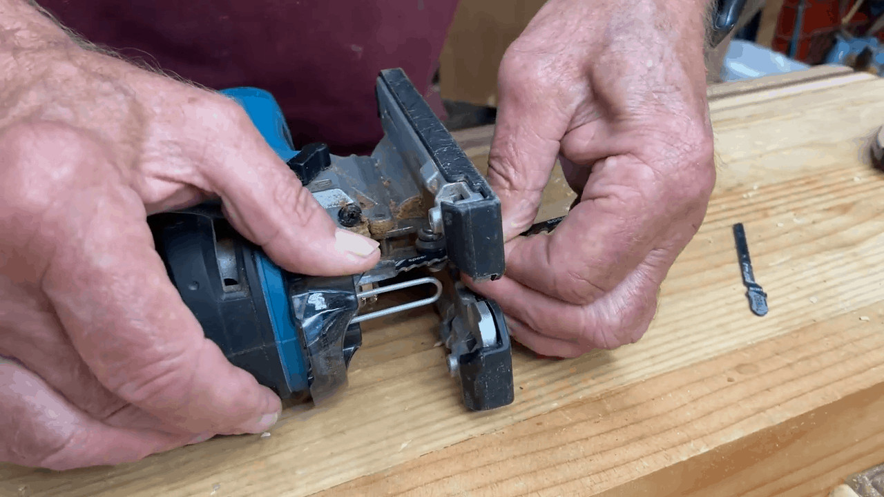 How to Put a Blade in a Jigsaw | SawsHub