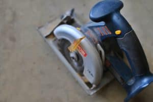 How to Use a Circular Saw Rip Fence | SawsHub