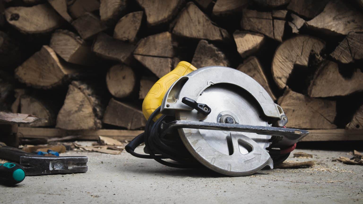 How To Cut PVC Pipe With a Circular Saw | SawsHub