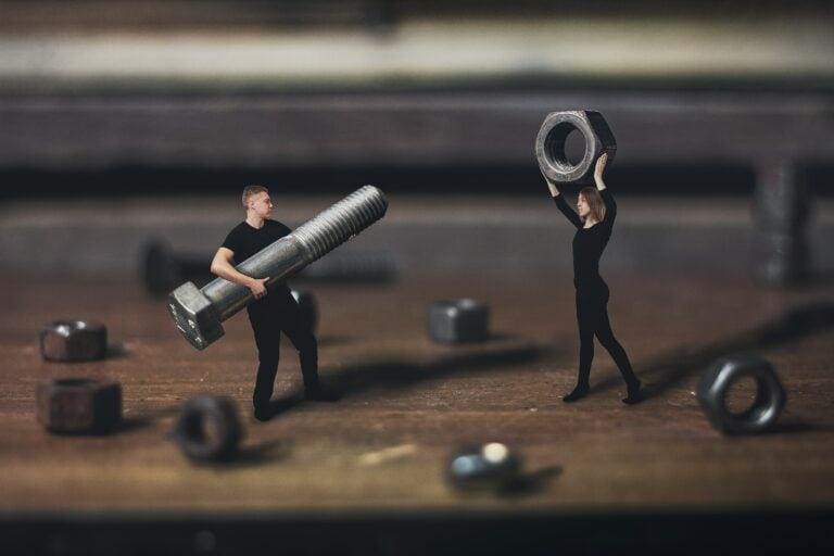 How To Cut A Bolt In A Tight Space | SawsHub