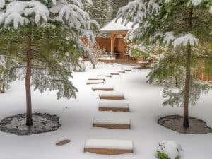 15 Woodworking Project Ideas for a Snowy Backyard | SawsHub